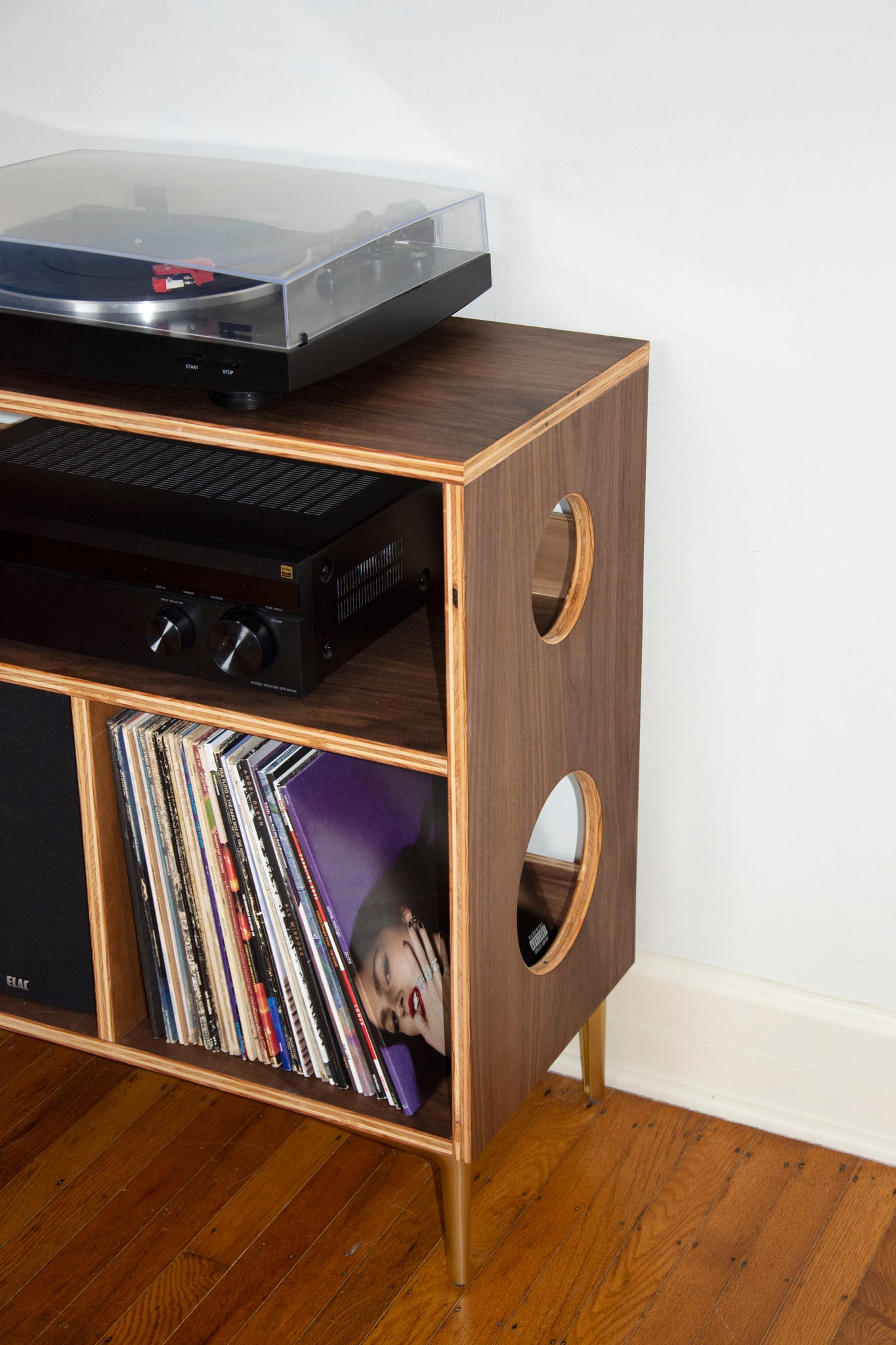 "The Headliner" Walnut Vinyl Record Console – Sidetracked Workshop