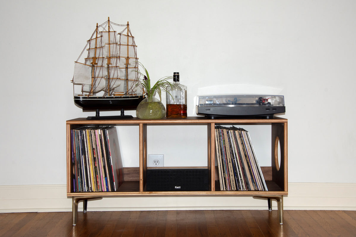 "The B-Side" Walnut Vinyl Record Console – Sidetracked Workshop
