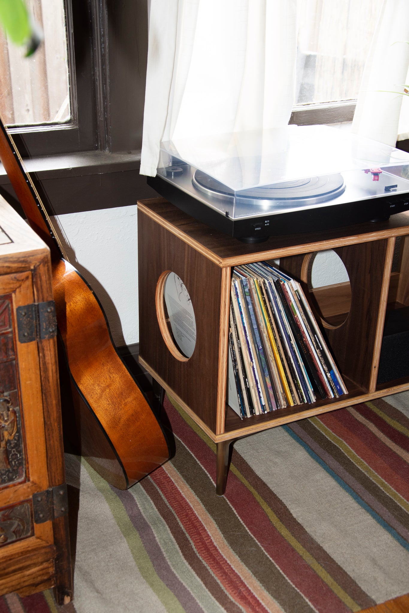 "The B-Side" Walnut Vinyl Record Console – Sidetracked Workshop