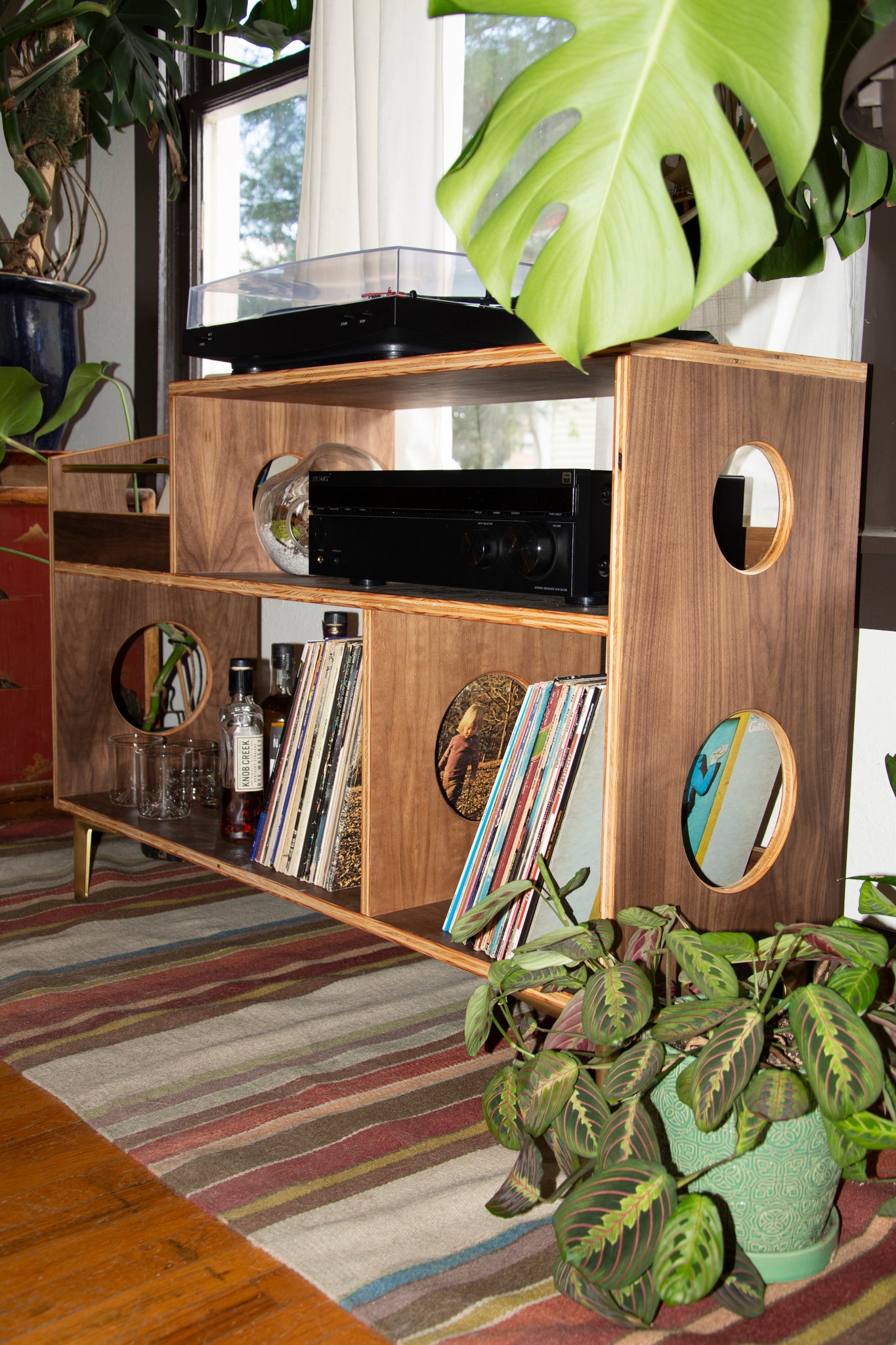 "The Headliner" Walnut Vinyl Record Console – Sidetracked Workshop